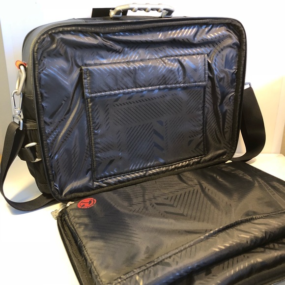 Oakley | Bags | 926600 Oakley Home Office Computer Briefcase | Poshmark